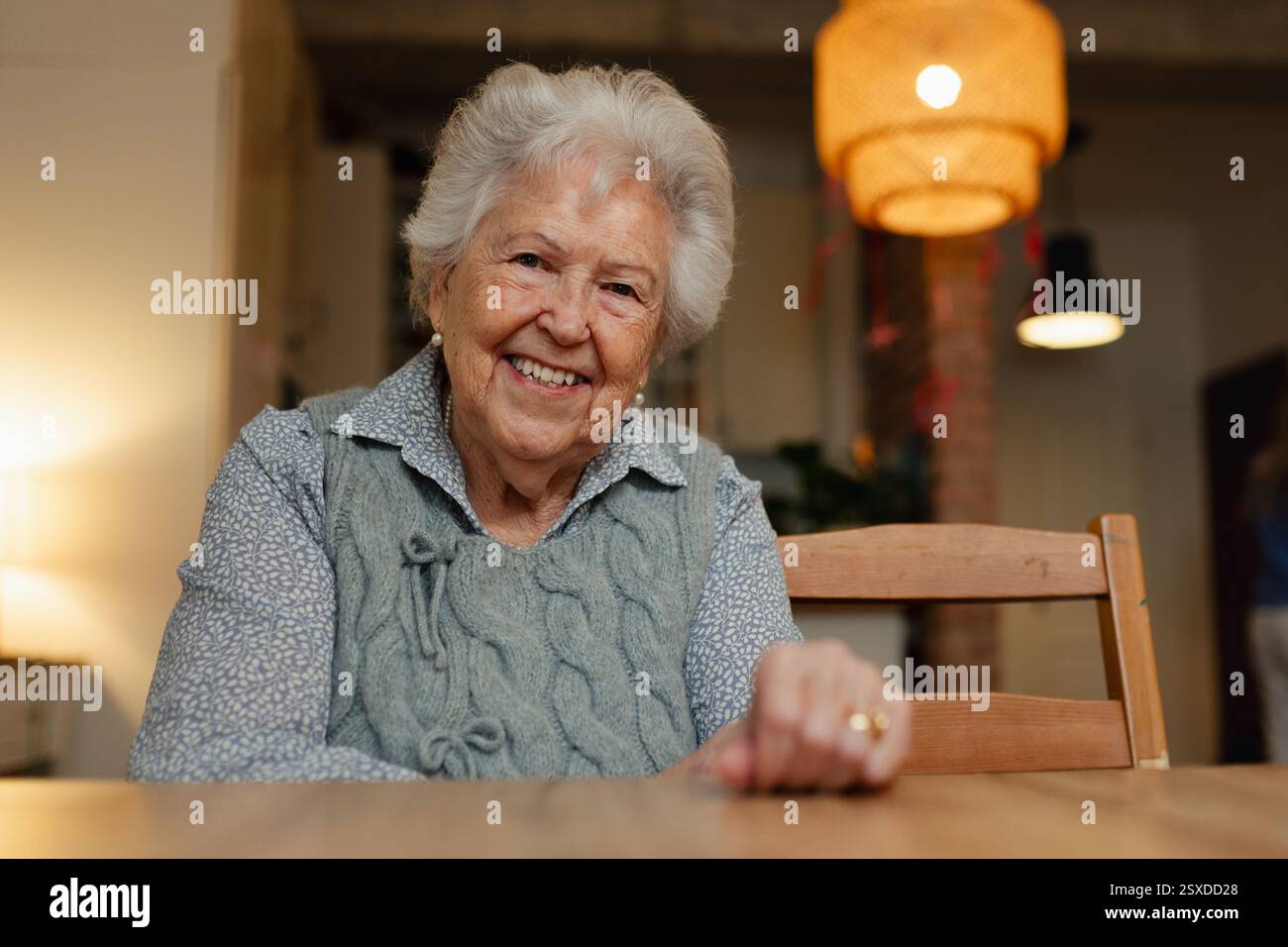 Elderly woman fragile alone hi-res stock photography and images - Alamy