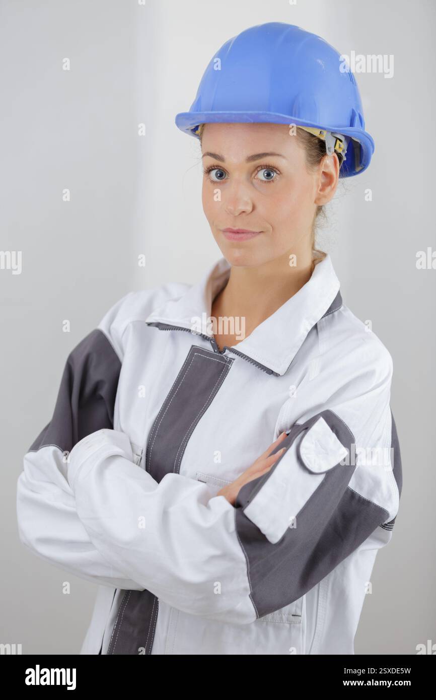 portrait of a serious woman builder Stock Photo - Alamy