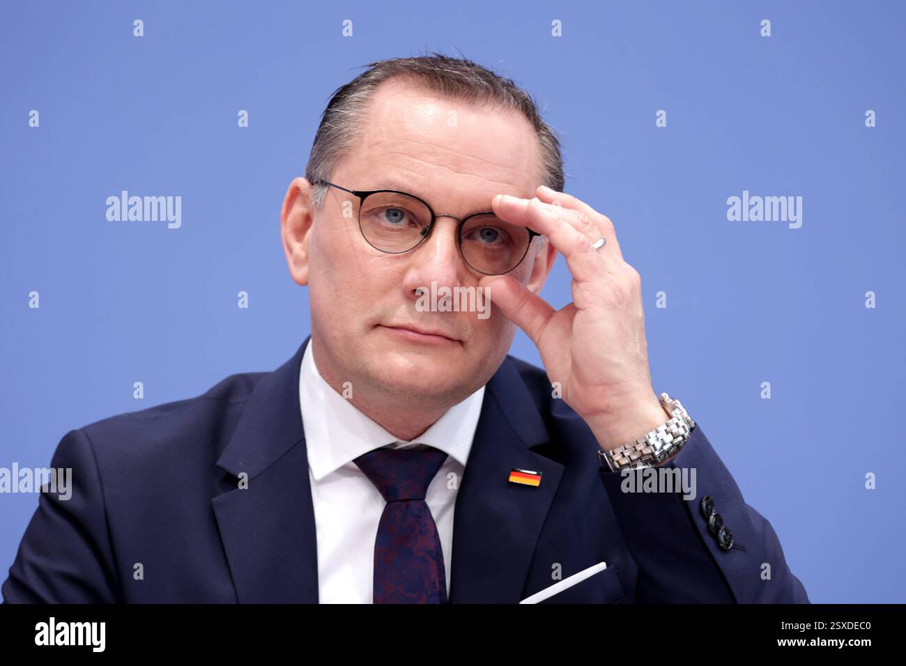 Tino Chrupalla, Co-Vorsitzender der AfD, PK zu - Ergebnisse der ...
