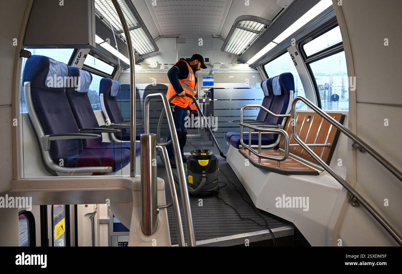 SYMBOL - 15 January 2025, Saxony, Leipzig: The cabin of an ICE train ...