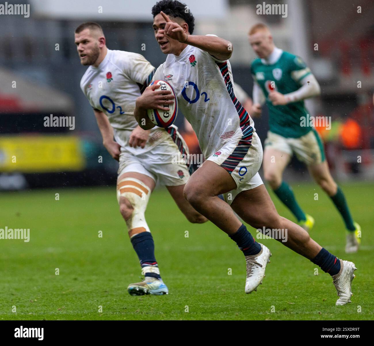 Greg Fisilau (Exeter Chiefs,Devonport Services RFC) runs toward try ...