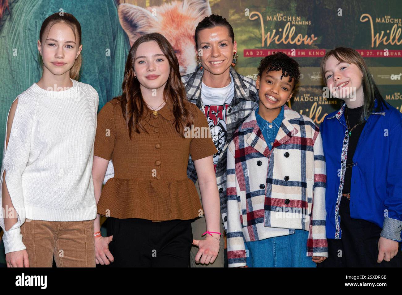 Cora Trube, Ava Petsch, Gast, Mary Tölle und Anna von Seld bei der ...