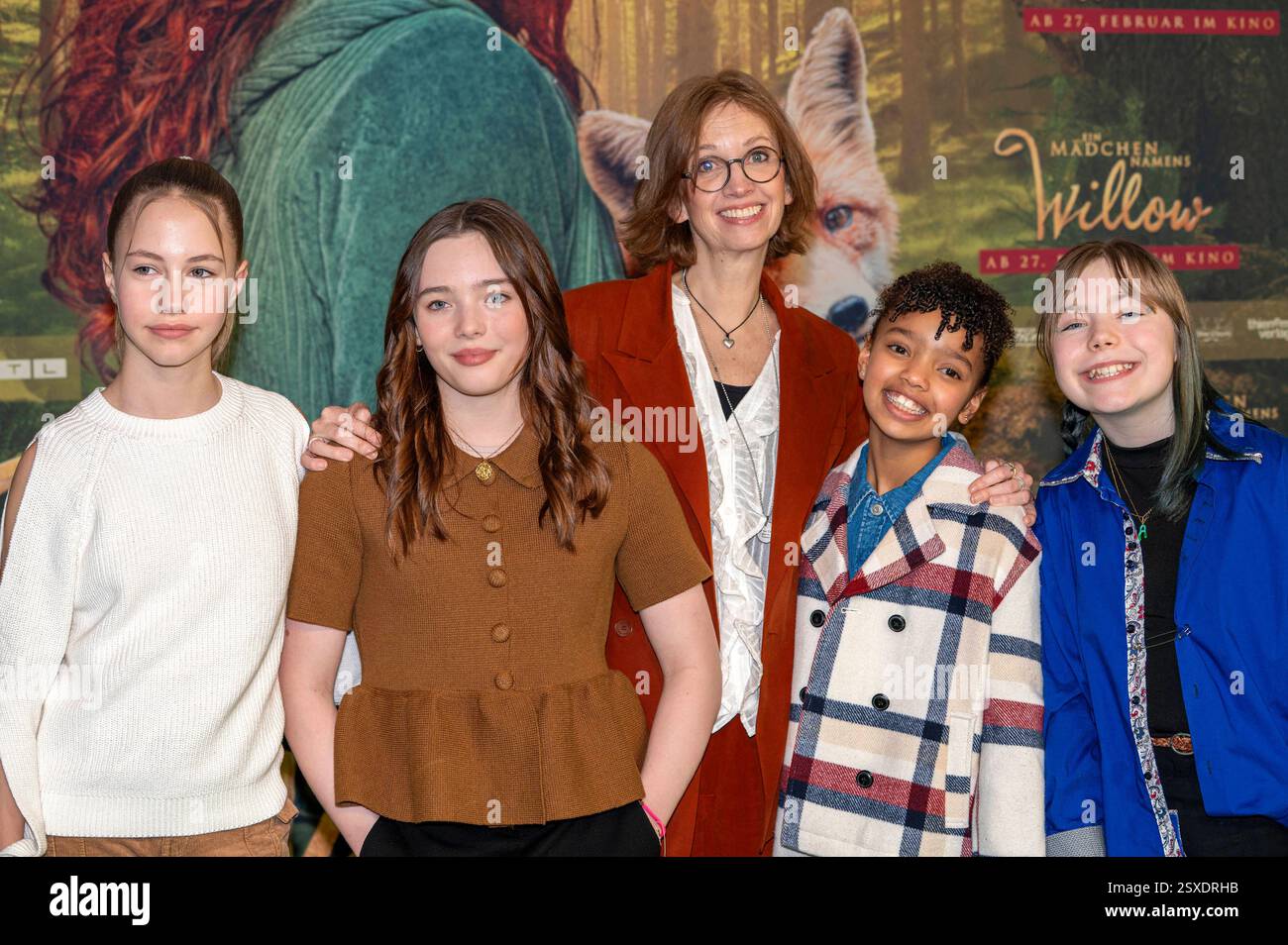 Cora Trube, Ava Petsch, Sabine Bohlmann, Mary Tölle und Anna von Seld bei der Premiere des ...