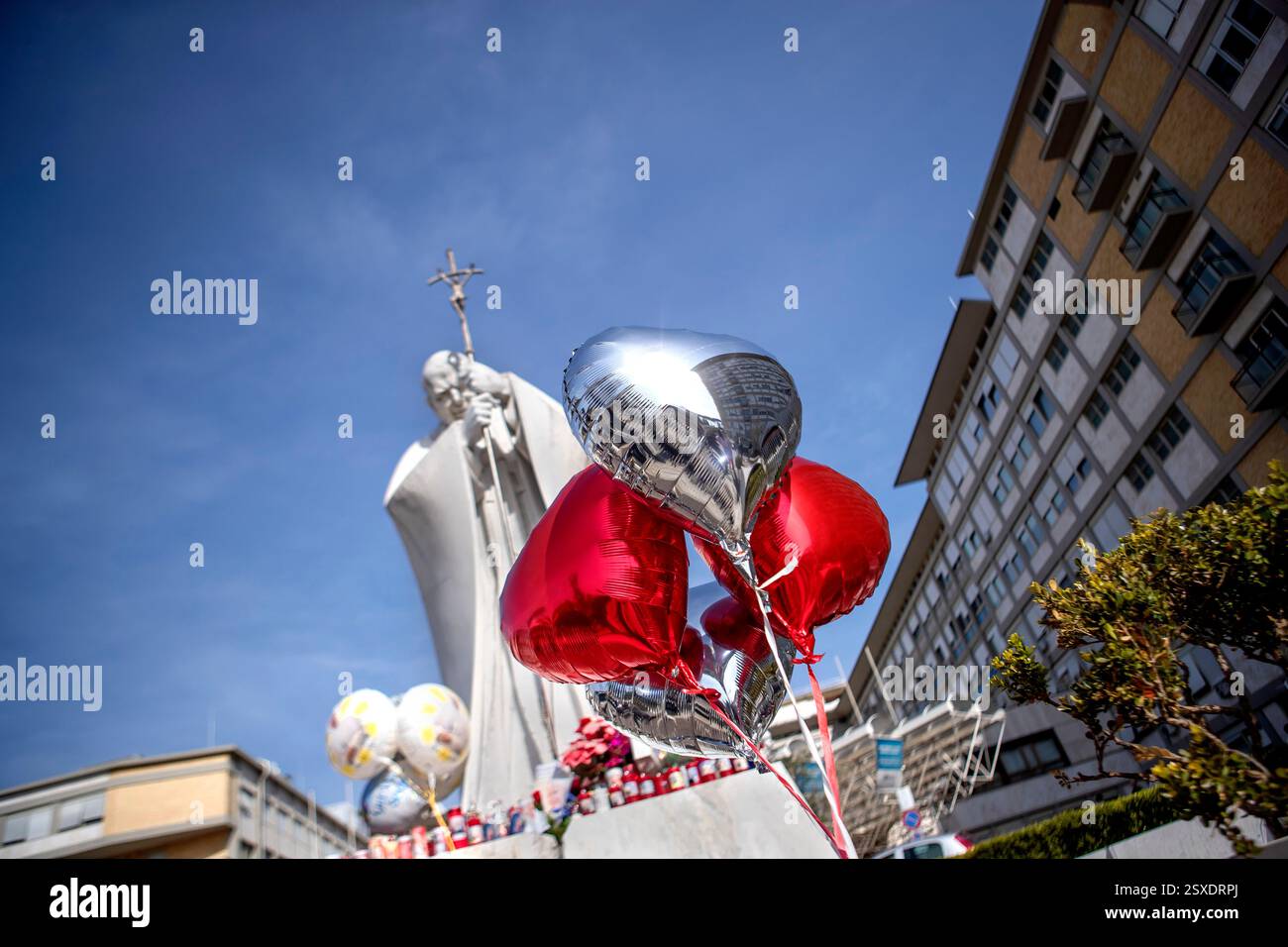 Rome, Italy. 23rd Feb, 2025. Balloons were brought to the foot of a ...
