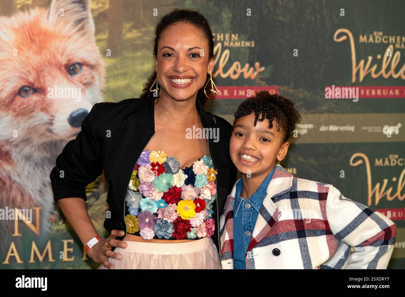 Dionne Wudu und Mary Tölle bei der Premiere des Kinofilms Ein Mädchen ...