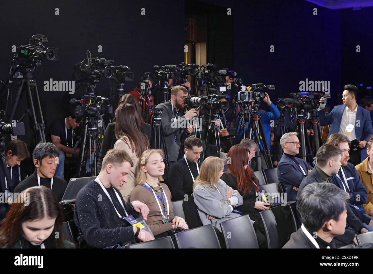 Reporters cover the "Ukraine. Year 2025" Forum ahead of the 3rd ...