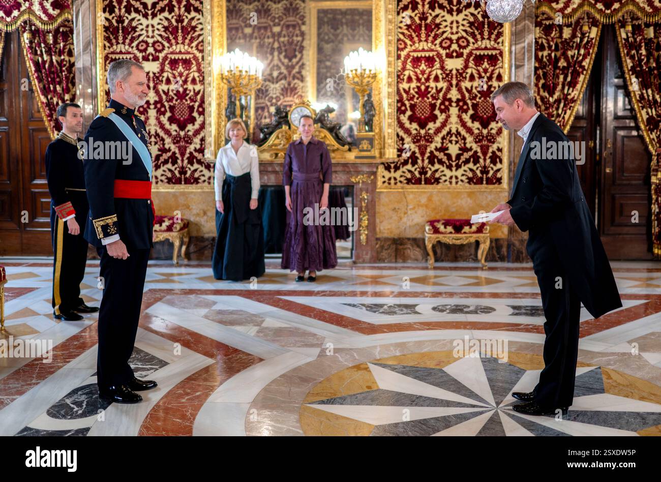 King Felipe VI receives the Credential Letter from the Ambassador of ...