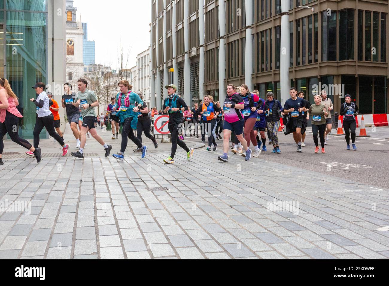 Cancer Research UK London Winter Run, 10th Anniversary Feb 2025 Stock ...