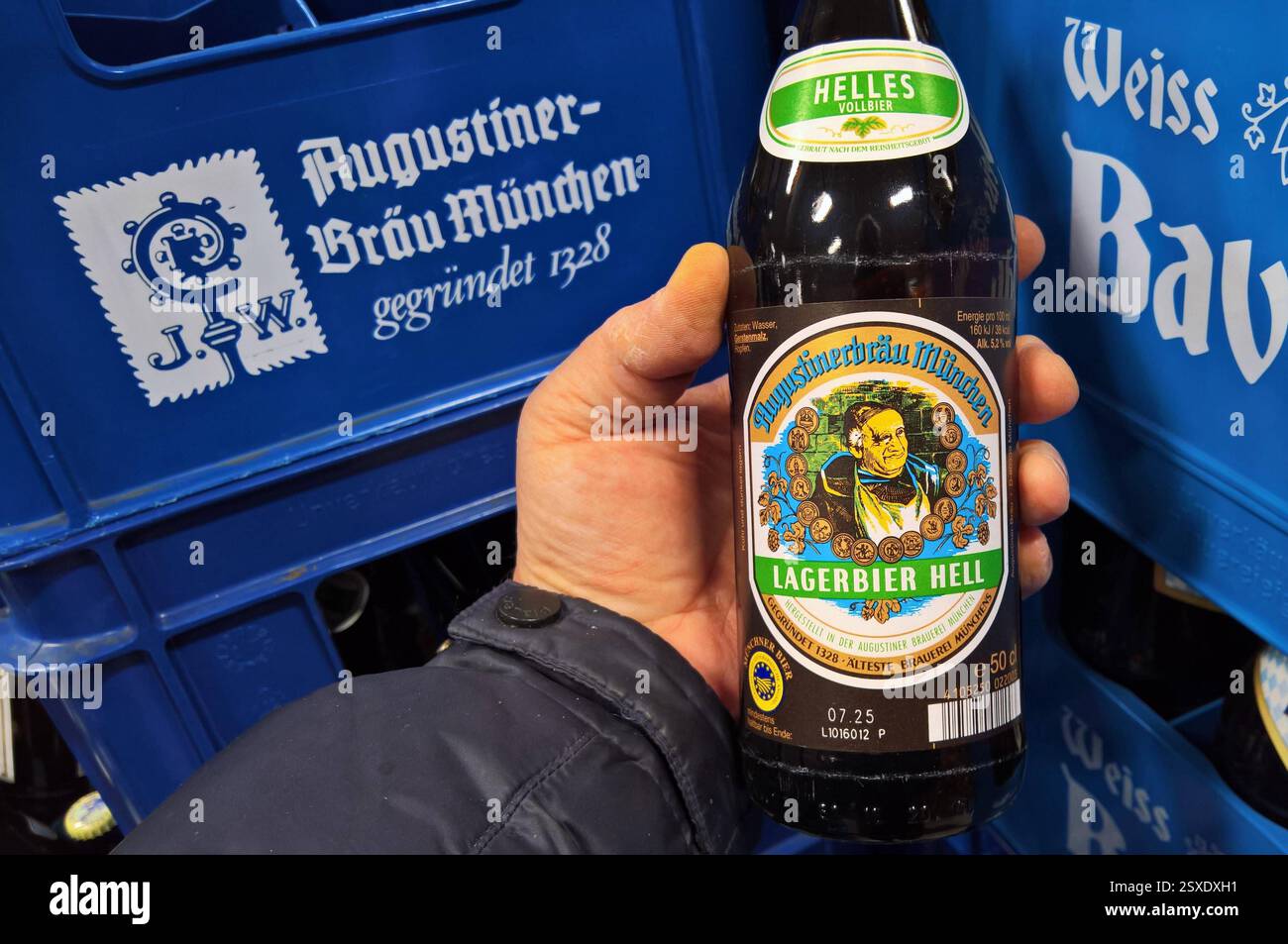 Augustiner Lagerbier Hell. Die Augustiner-Bräu Wagner KG ist die ...