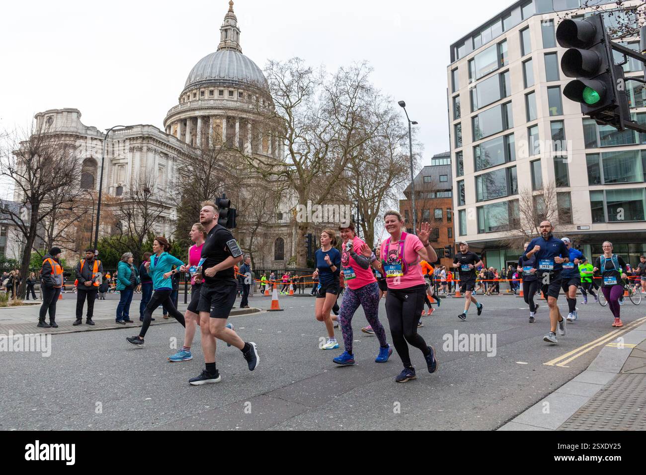 Cancer Research UK London Winter Run, 10th Anniversary Feb 2025 Stock ...