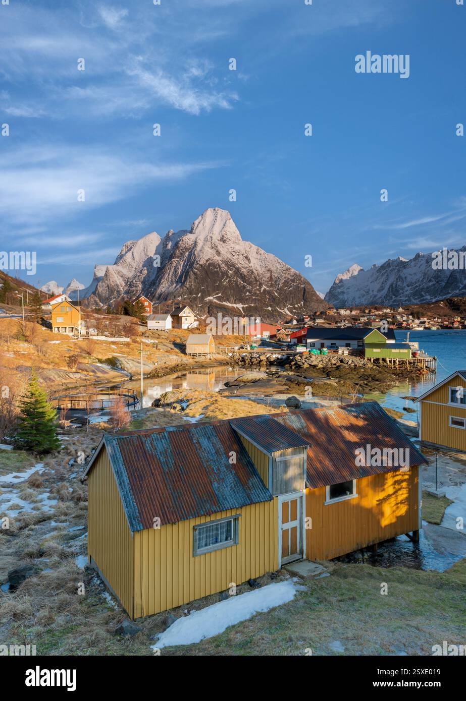 Early morning light on Reine town on the Lofoten Isles Stock Photo - Alamy