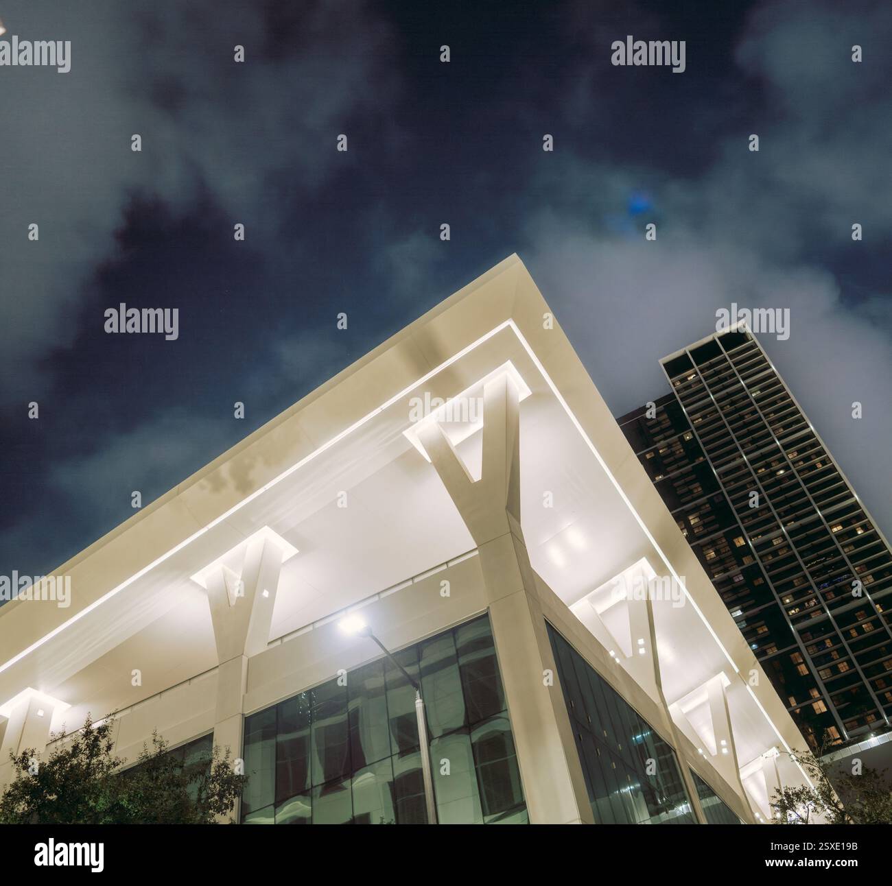 Modern architecture in downtown miami hi-res stock photography and ...