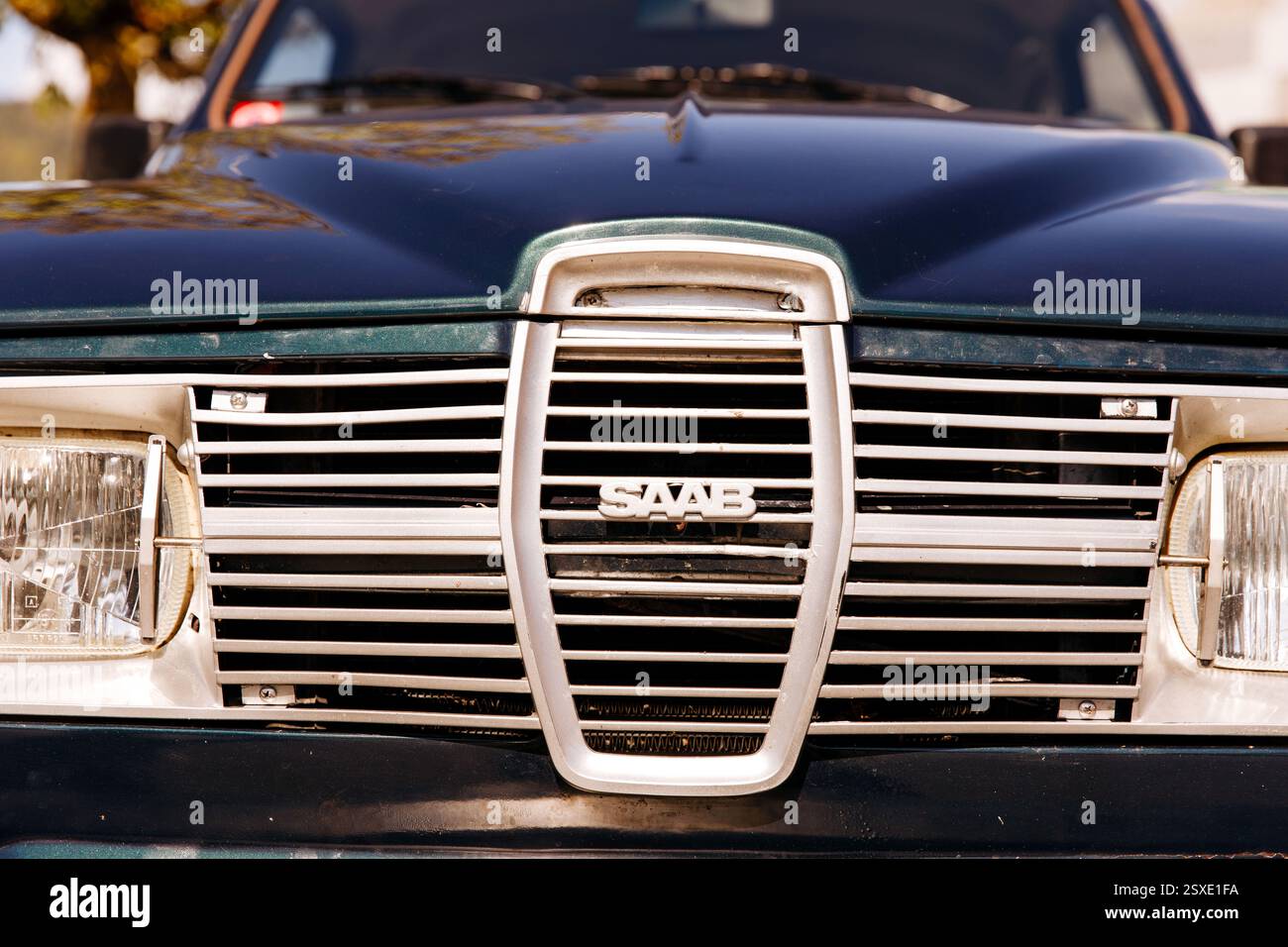 Classic saab car front grille with emblem in sunlight Stock Photo - Alamy