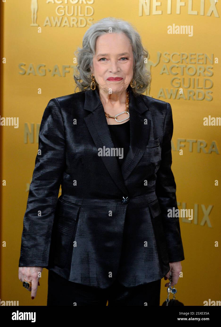 Kathy Bates arriving to the 31st Screen Actors Awards held at the ...