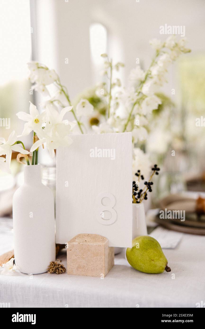 Elegant spring dining table hi-res stock photography and images - Alamy