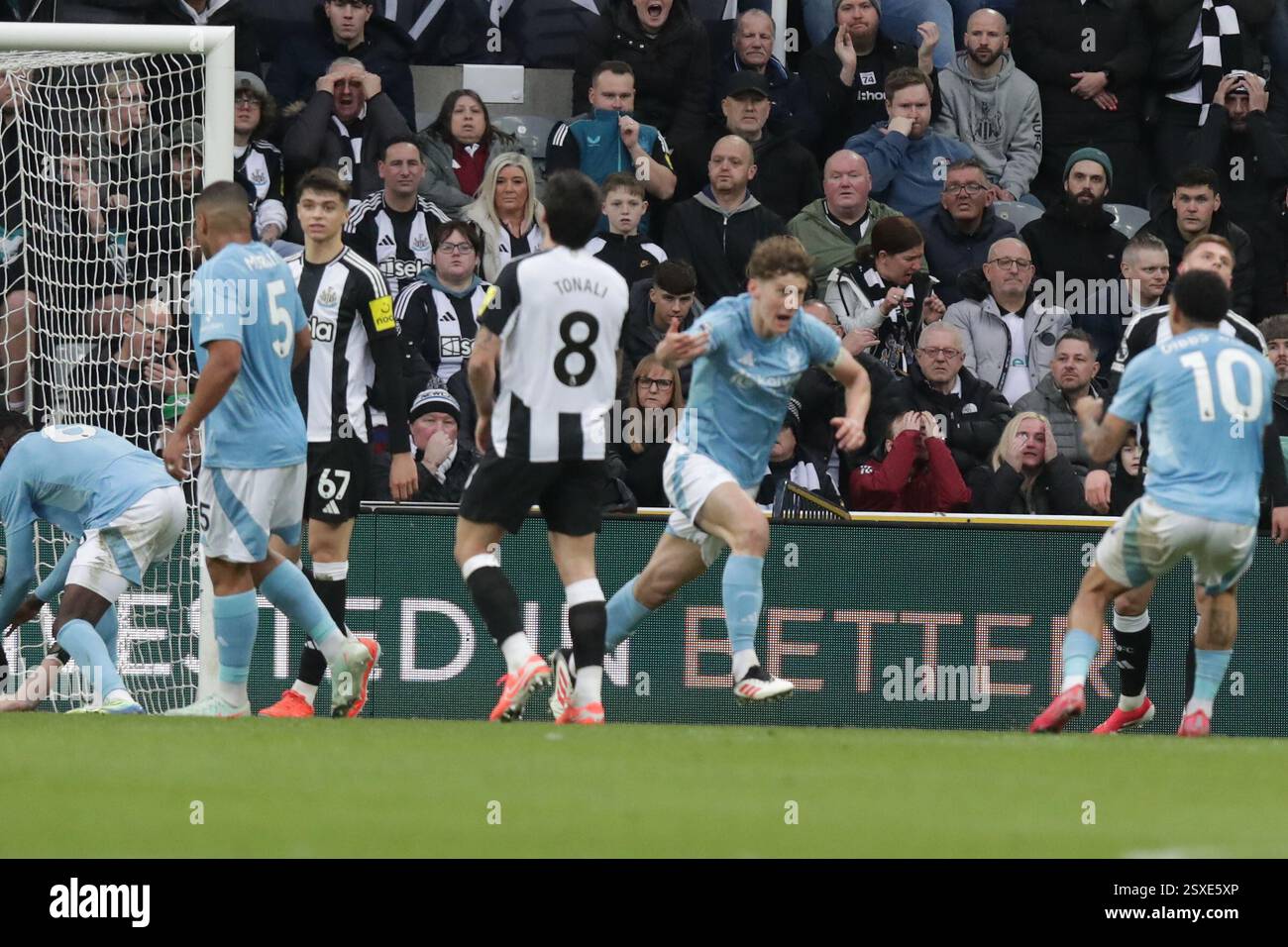 Ryan Yates of Nottingham Forest Celebrates scoring 4-3 - Newcastle ...