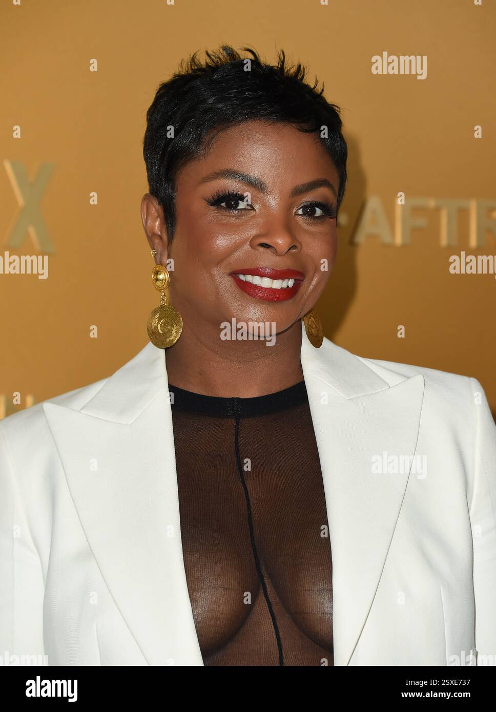 Janelle James arriving to the 31st Screen Actors Awards held at the Shrine Auditorium in Los ...