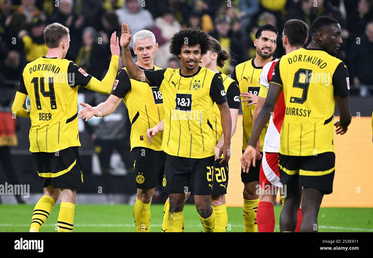 Bundesliga, Signal Iduna Park Dortmund: Borussia Dortmund vs Union ...