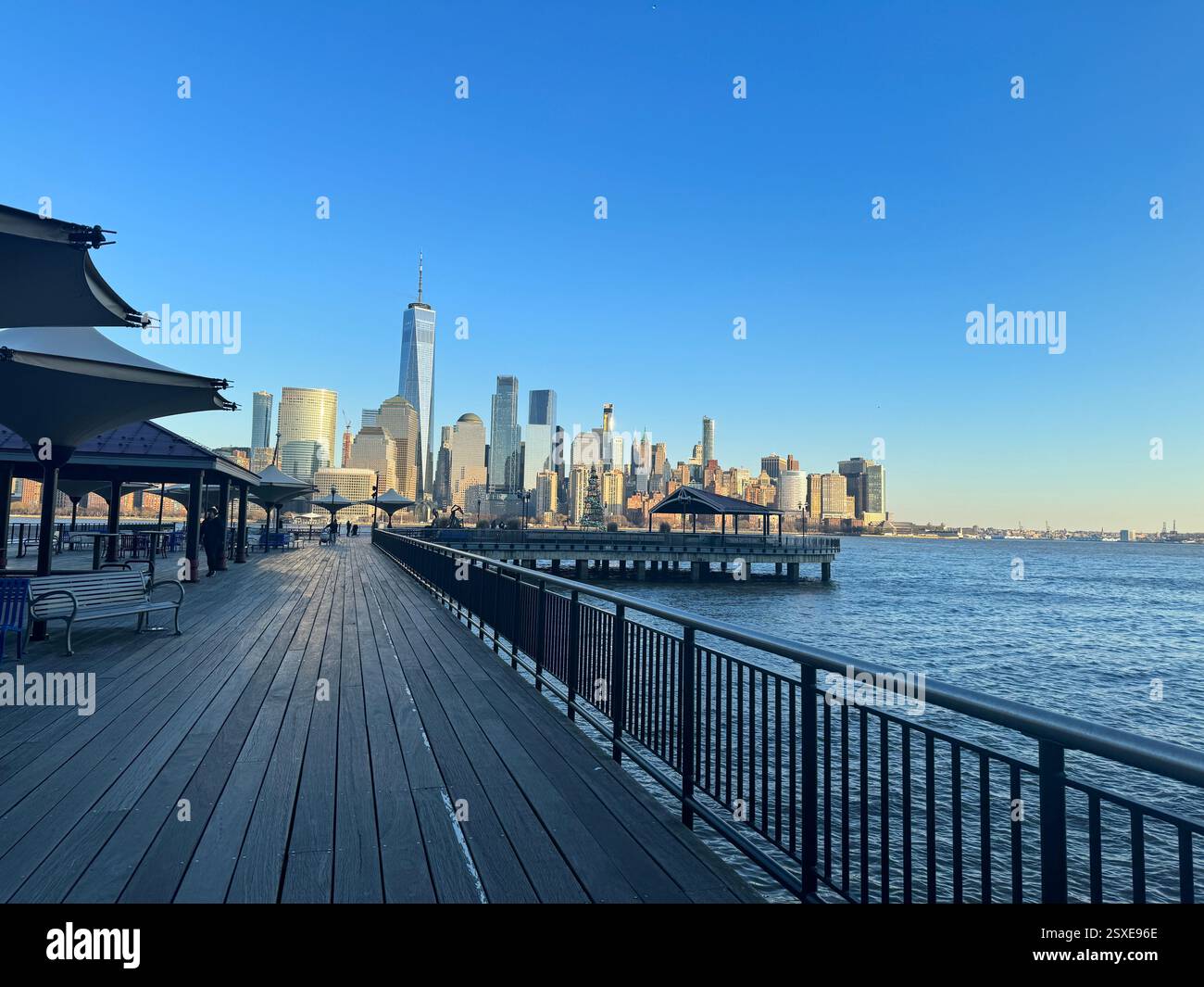 Hudson River Waterfront Walkway Jersey city Stock Photo - Alamy