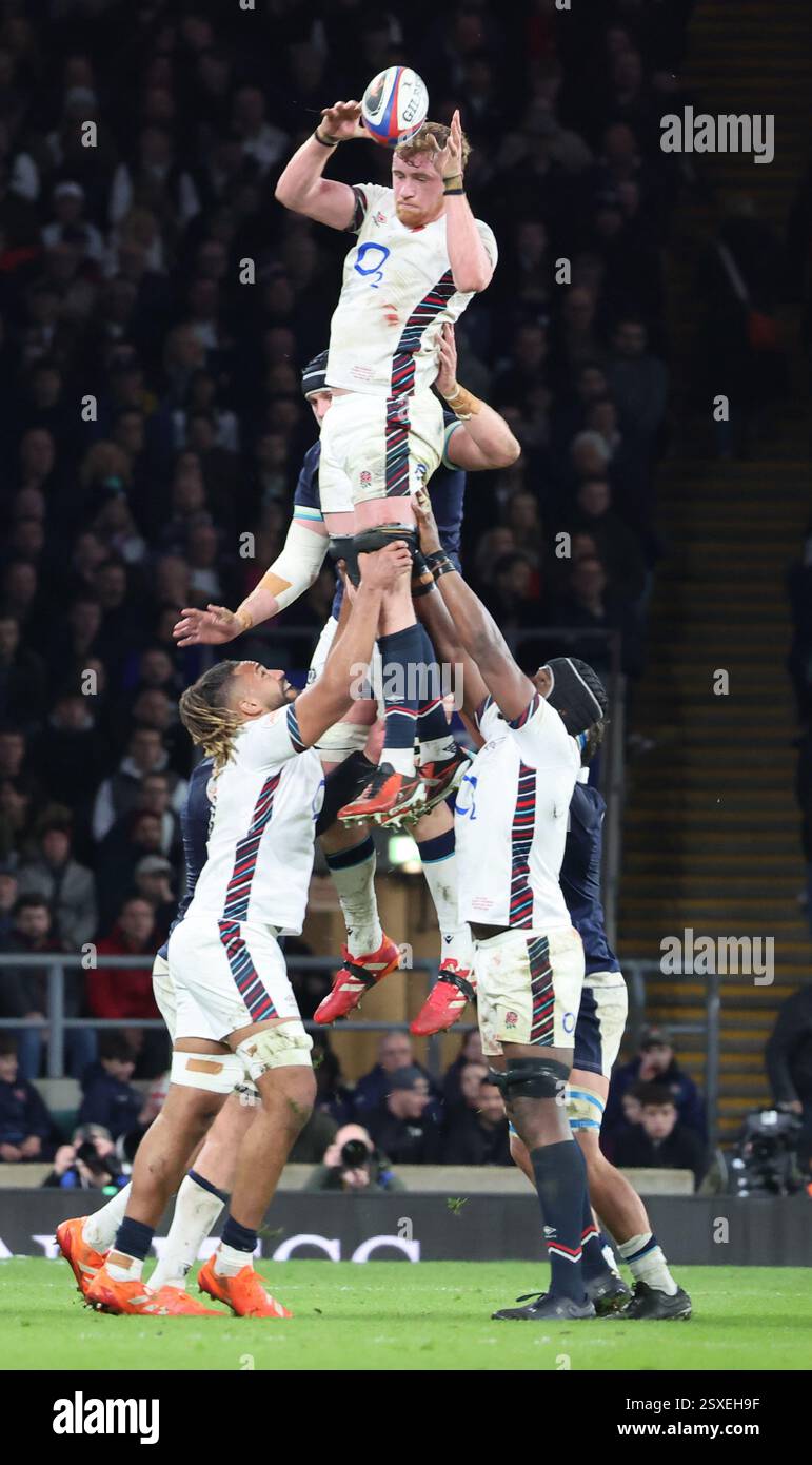London, UK. 22nd Feb, 2025. England's Ollie Chessum(Leicester Tigers ...