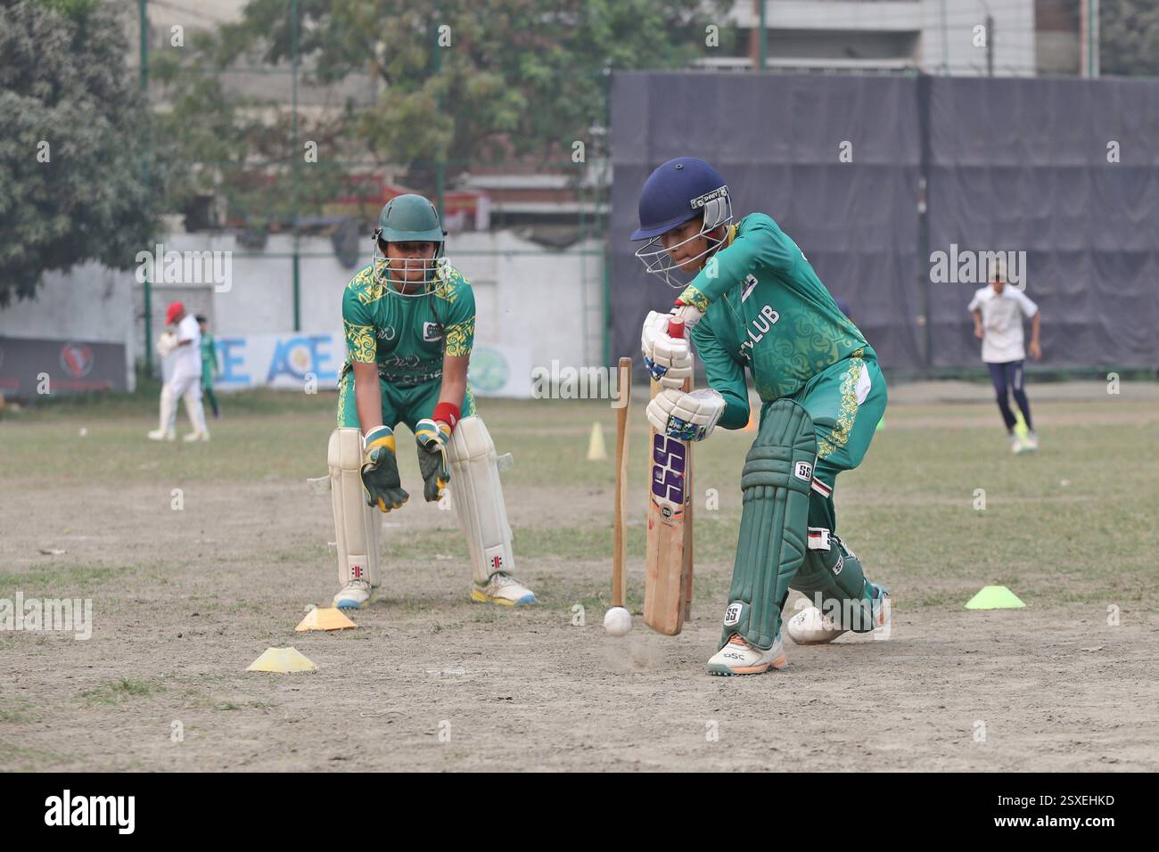 Dhaka, Bangladesh. 18th Feb, 2025. Teenagers practice cricket on the ...