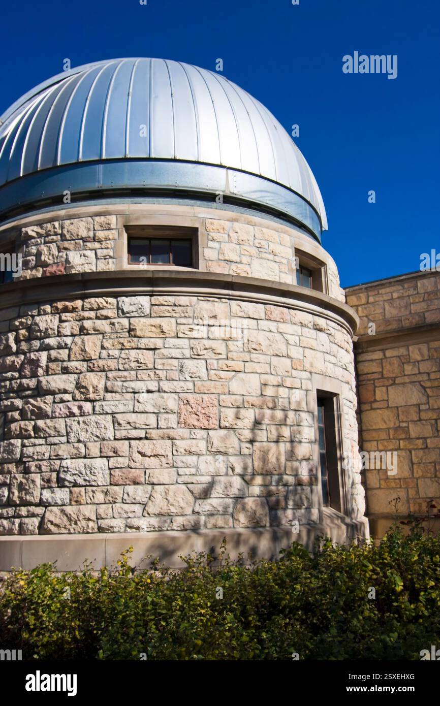 Large building with a dome on top. The building is made of stone and ...