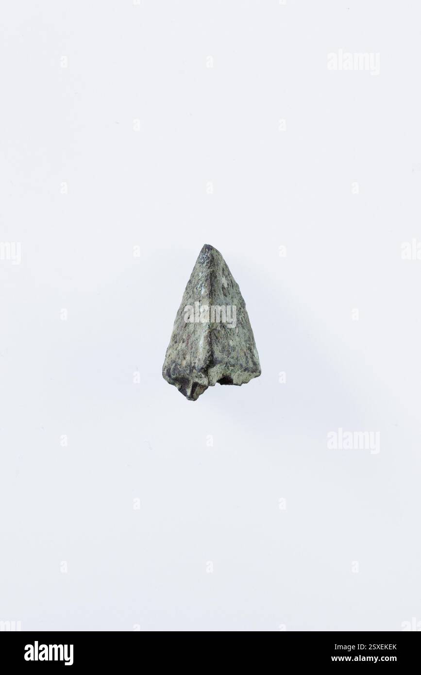 A bronze or copper alloy arrow point from Egypt’s Late Period, 664–525 ...