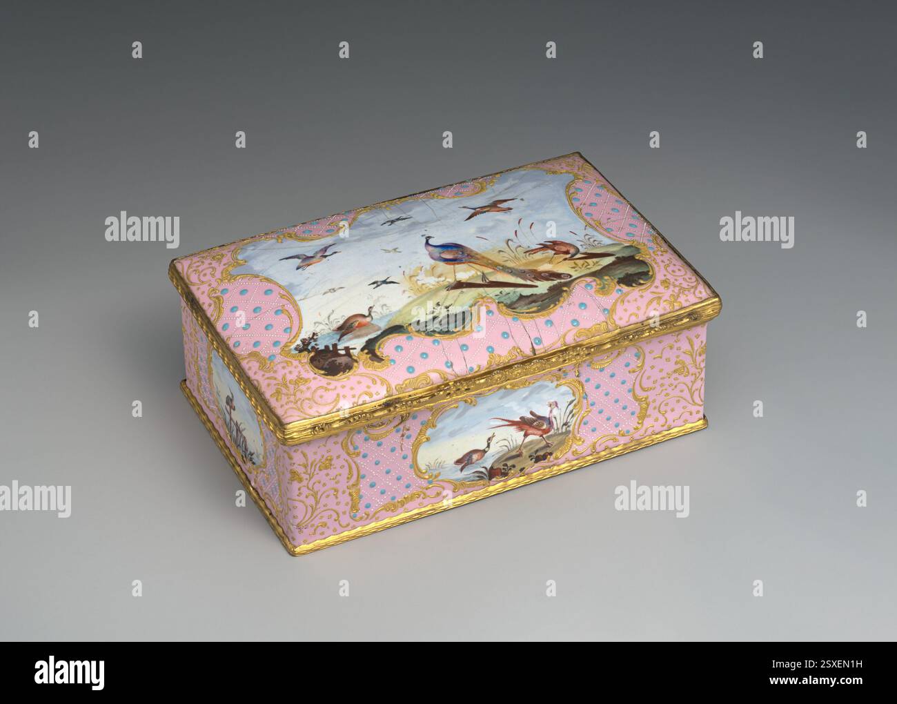This enamel-painted casket from the second half of the 18th century ...