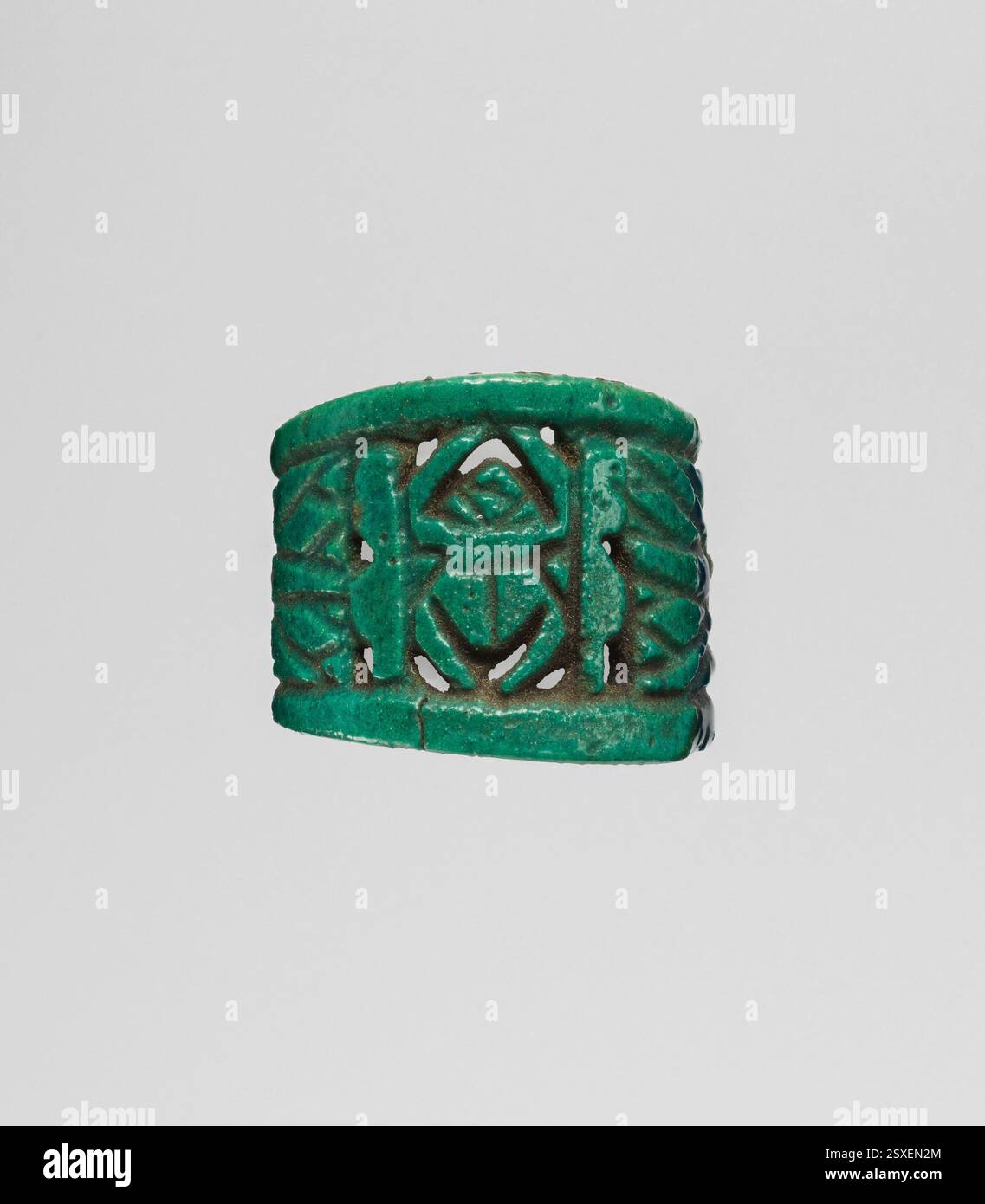 Broad band ring hi-res stock photography and images - Alamy