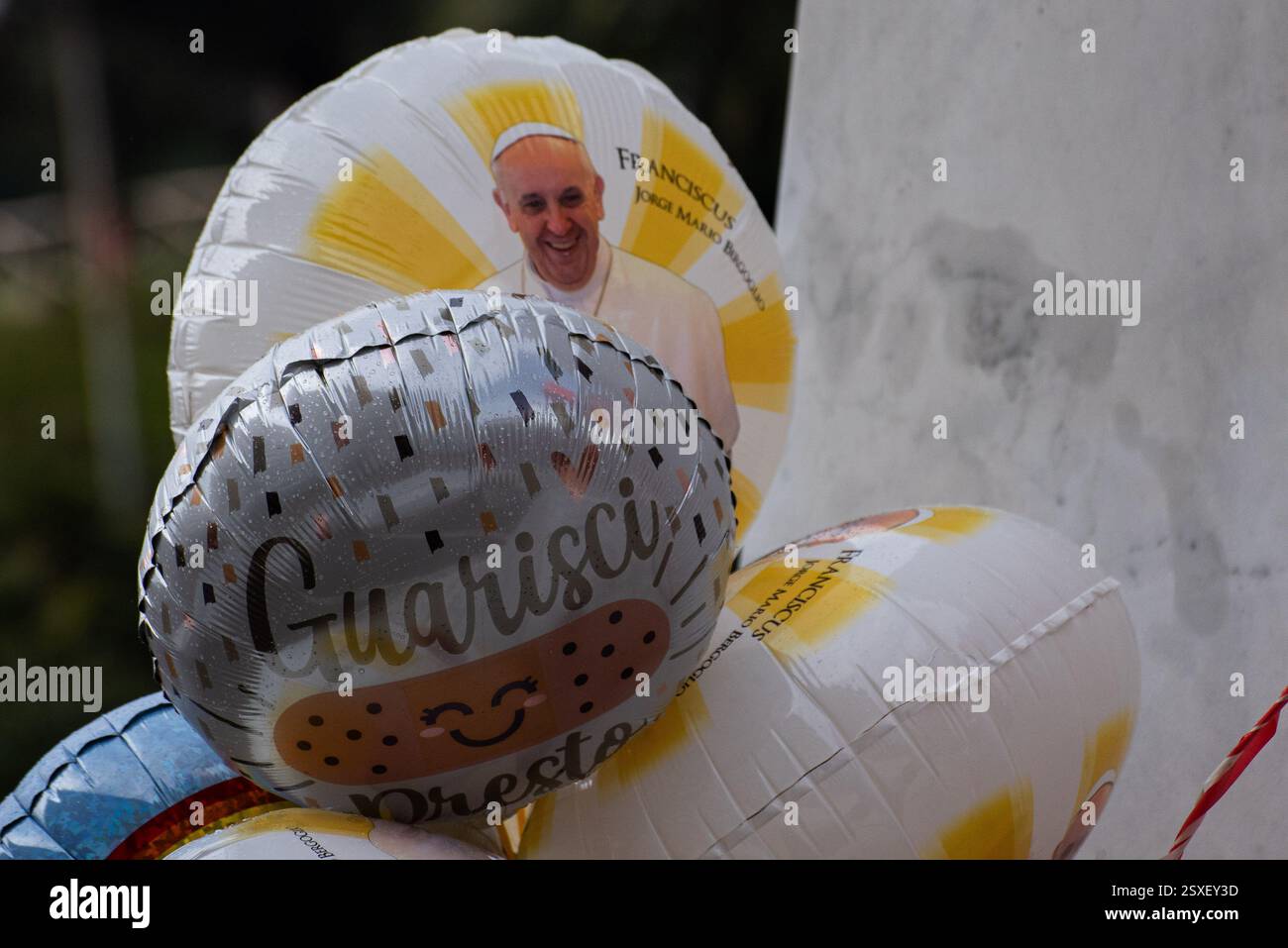 Rome, Italy. 24th Feb, 2025. Balloons have been left by faithful under ...