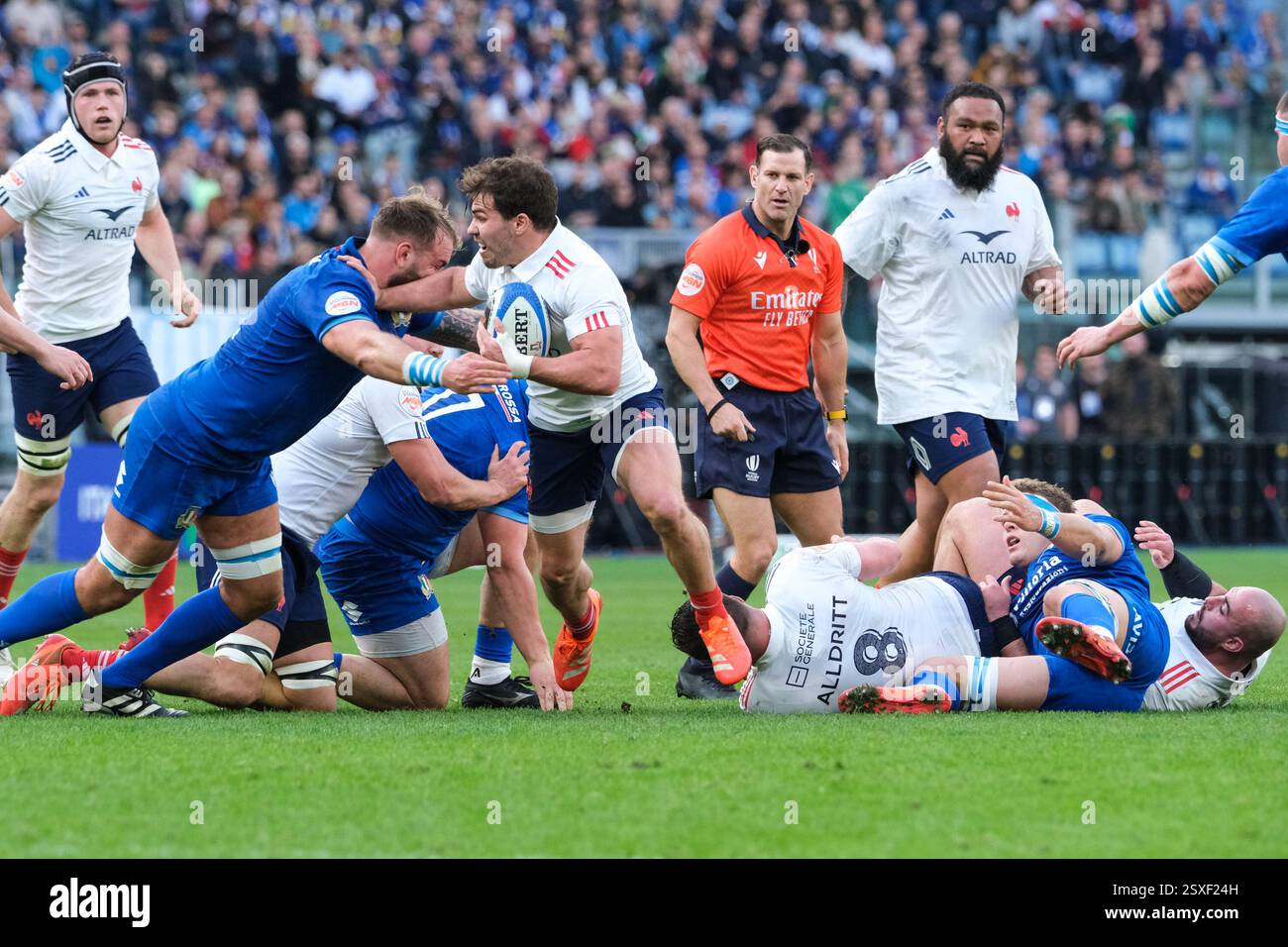 Rome, Italy. 23rd Feb, 2025. Antoine Dupont (R) of France and Niccolò Cannone (L) of Italy ...