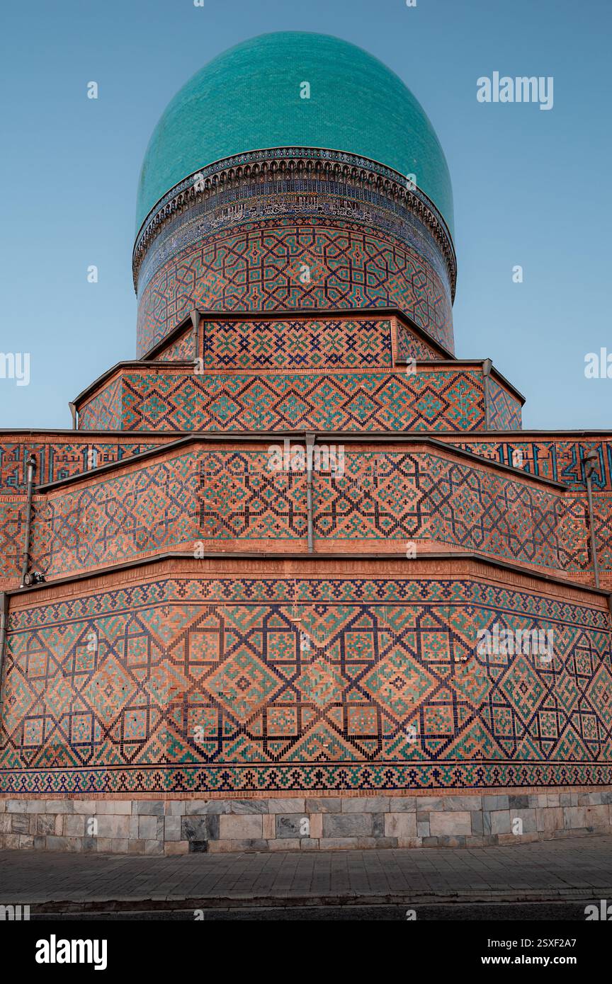 View grand mosques intricate hi-res stock photography and images - Alamy
