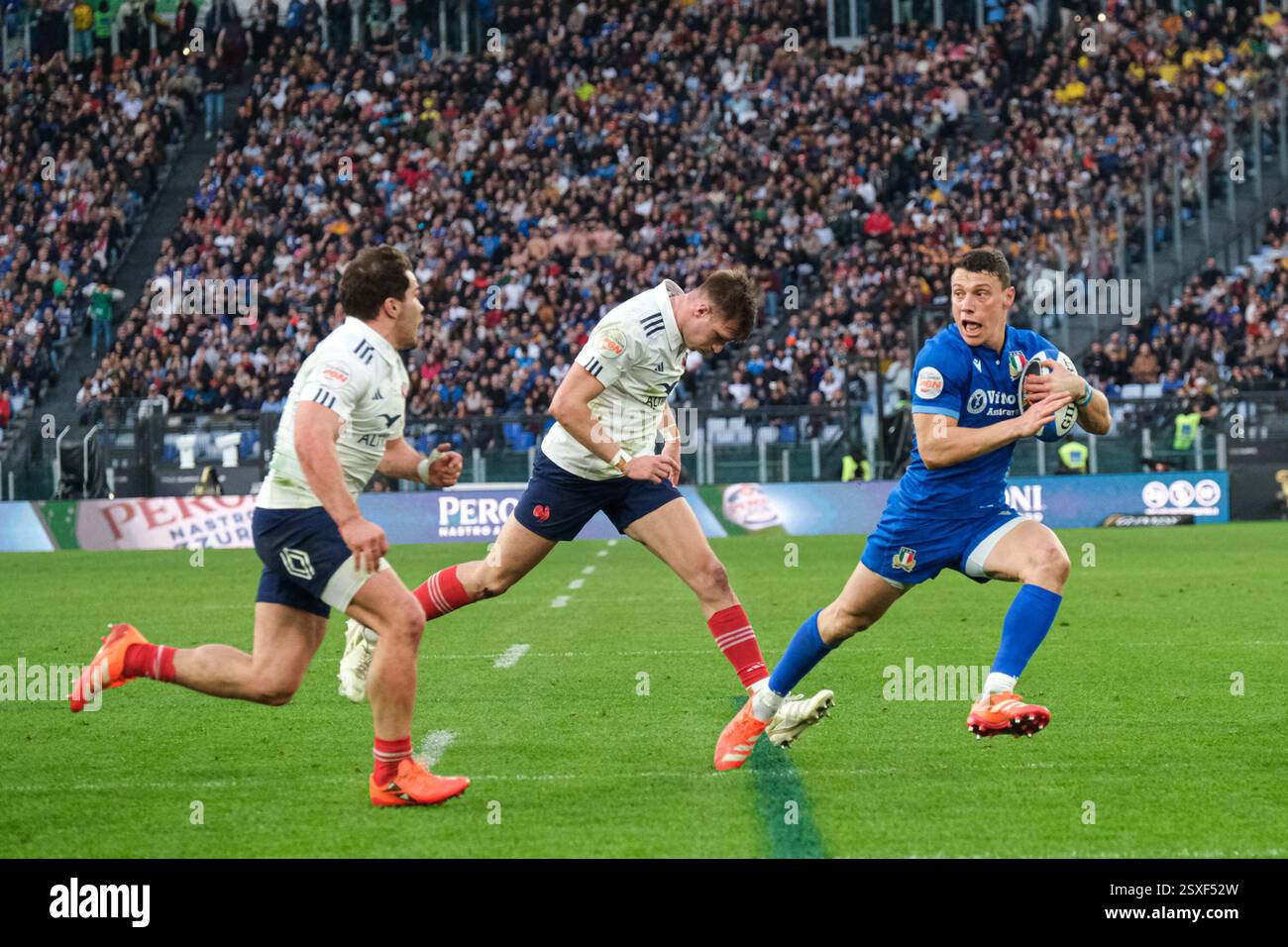 Paolo Garbisi of Italy during the match between Italy and France in the ...