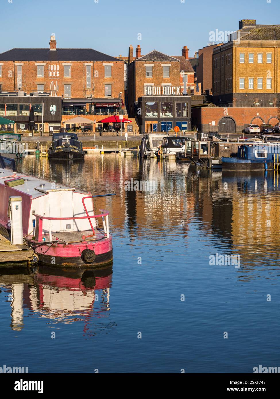 Narrow Boats, Victoria Basin, Gloucester Docks, Gloucester ...