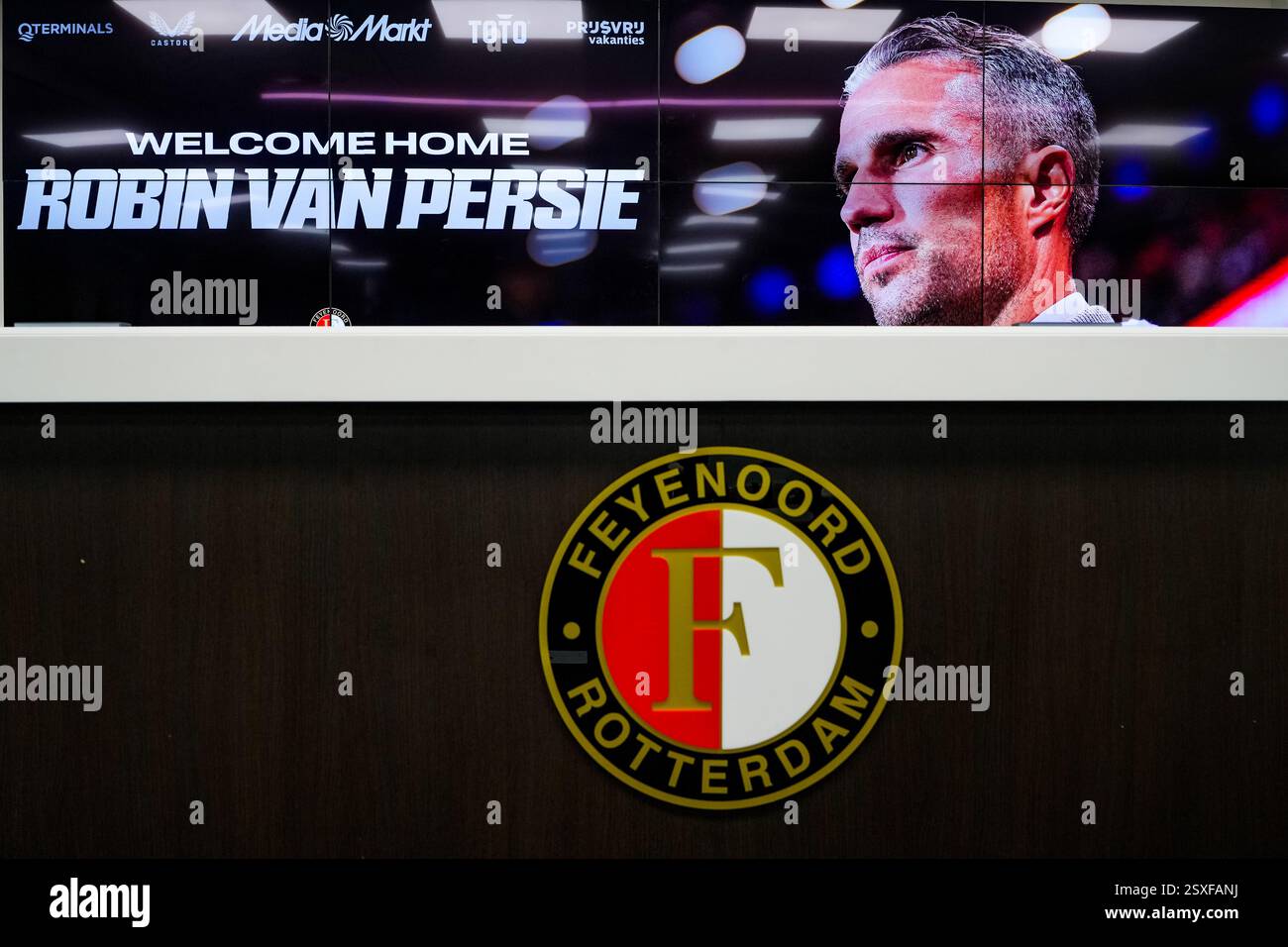 Rotterdam, The Netherlands. 24th Feb, 2025. Rotterdam - Feyenoord coach ...