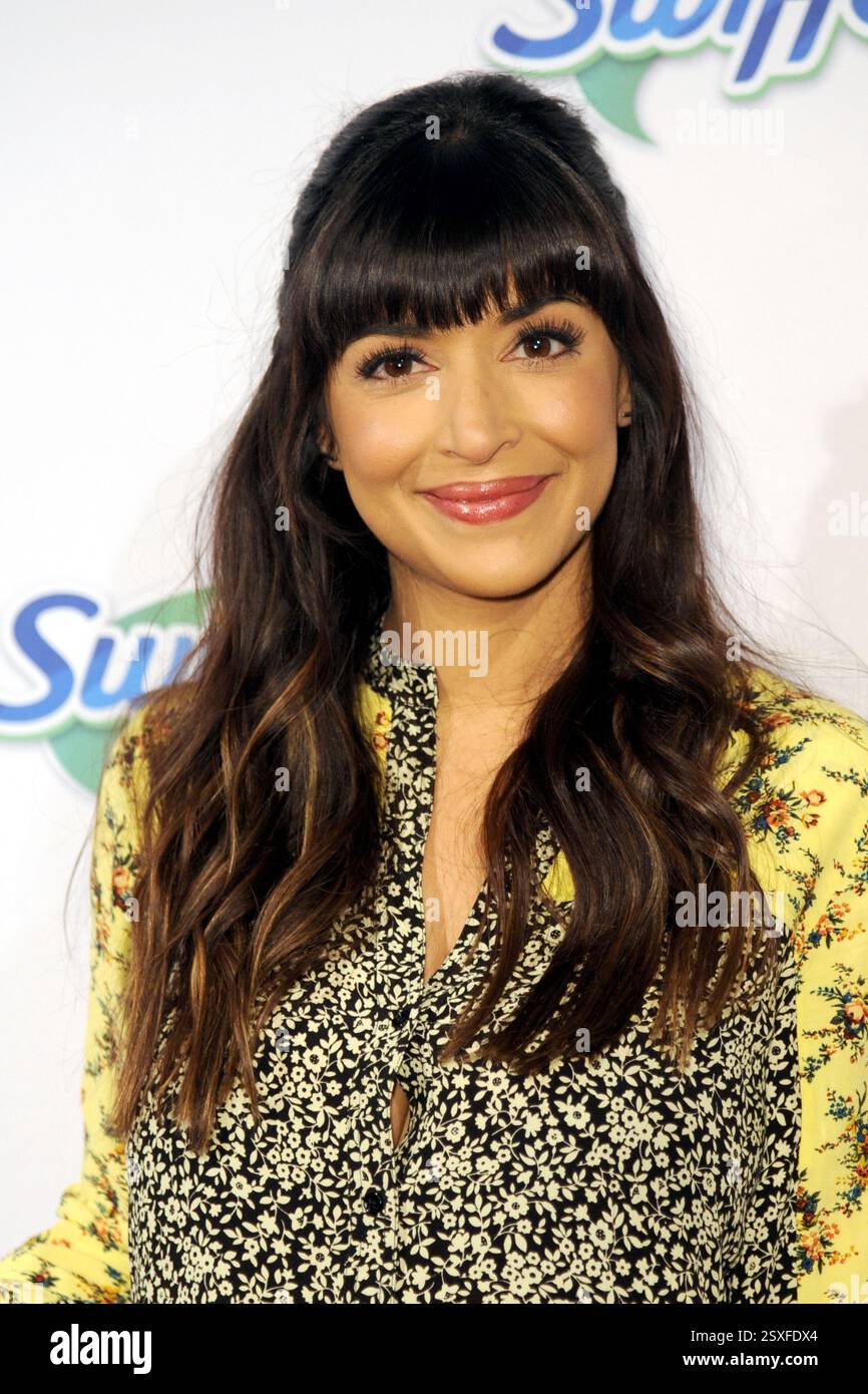 Swiffer teamed up with Maksim Chmerkovskiy and Kelly Williams Brown to ...