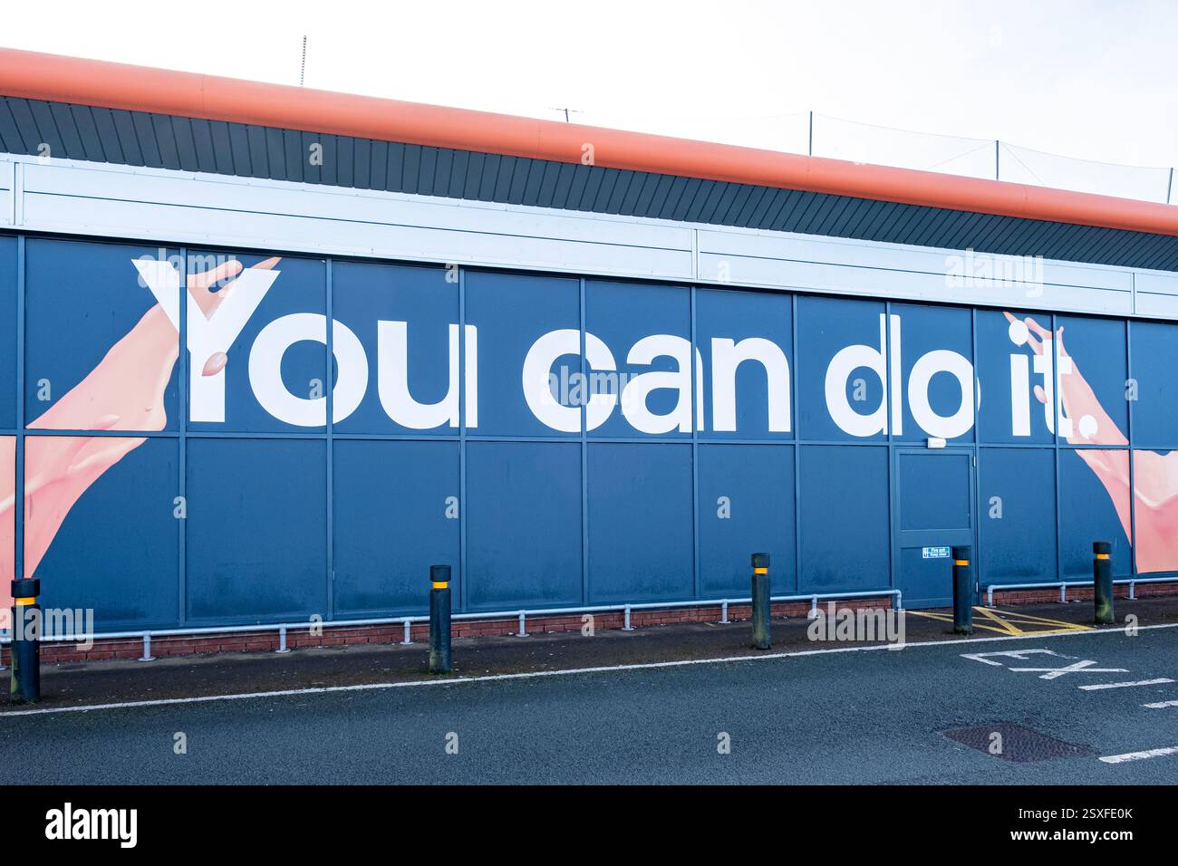 B&q sign signs hi-res stock photography and images - Alamy