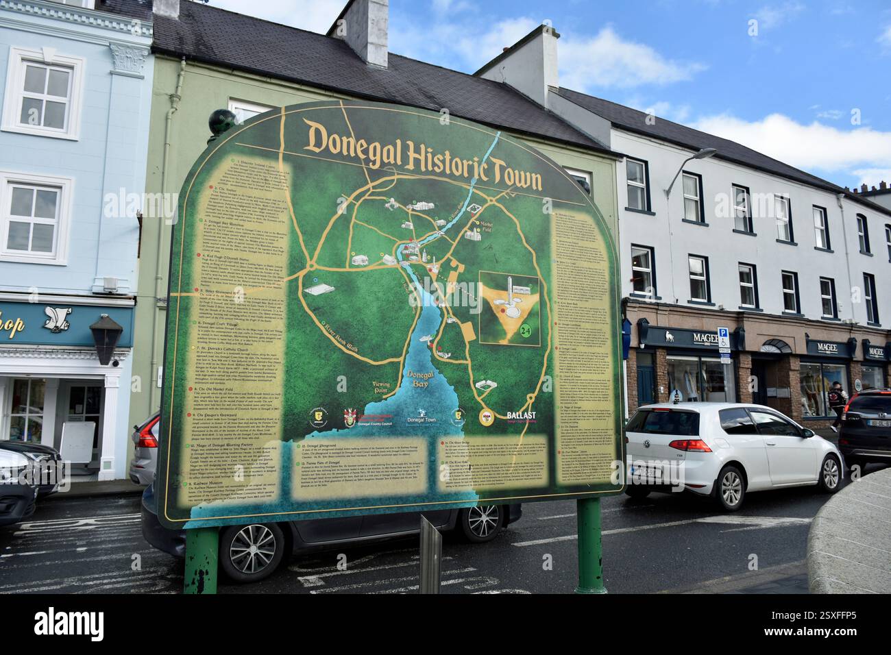 Donegal Town signage sign, Ireland Stock Photo - Alamy