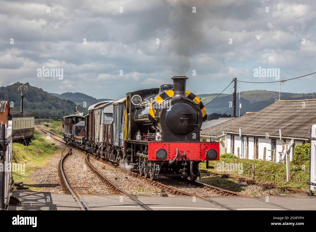 Hunslet Works 0-6-0ST No. 1873 'Jessie' approaches Blue Anchor station ...