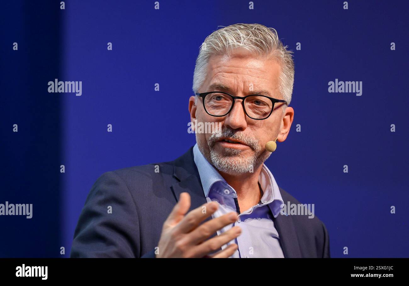 Düsseldorf, North Rhine-Westphalia, Germany - Mark Henning (Managing ...