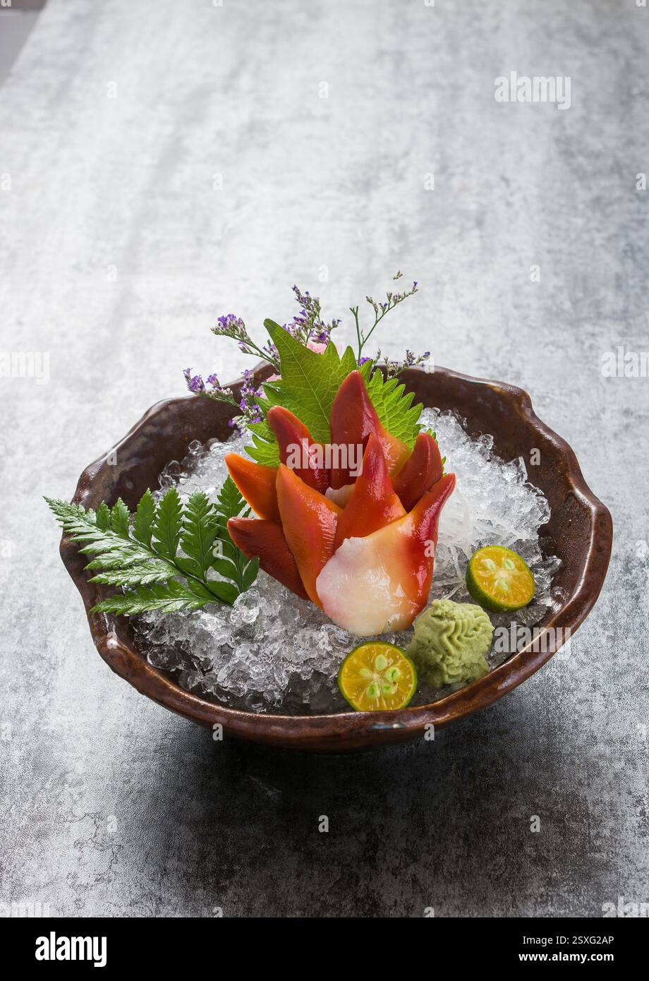 arctic shellfish Sashimi,fresh sashimi set on ice, Japanese food Stock ...