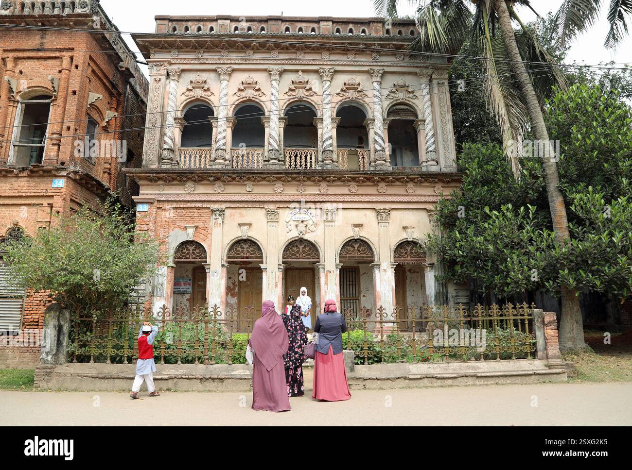 Local family history hi-res stock photography and images - Alamy
