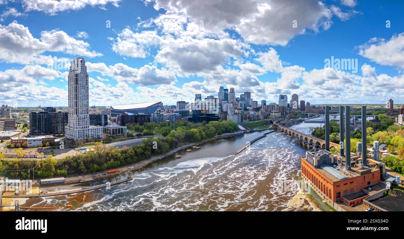 Minneapolis, Minneapolis, USA panoramic skyline on the river Stock ...