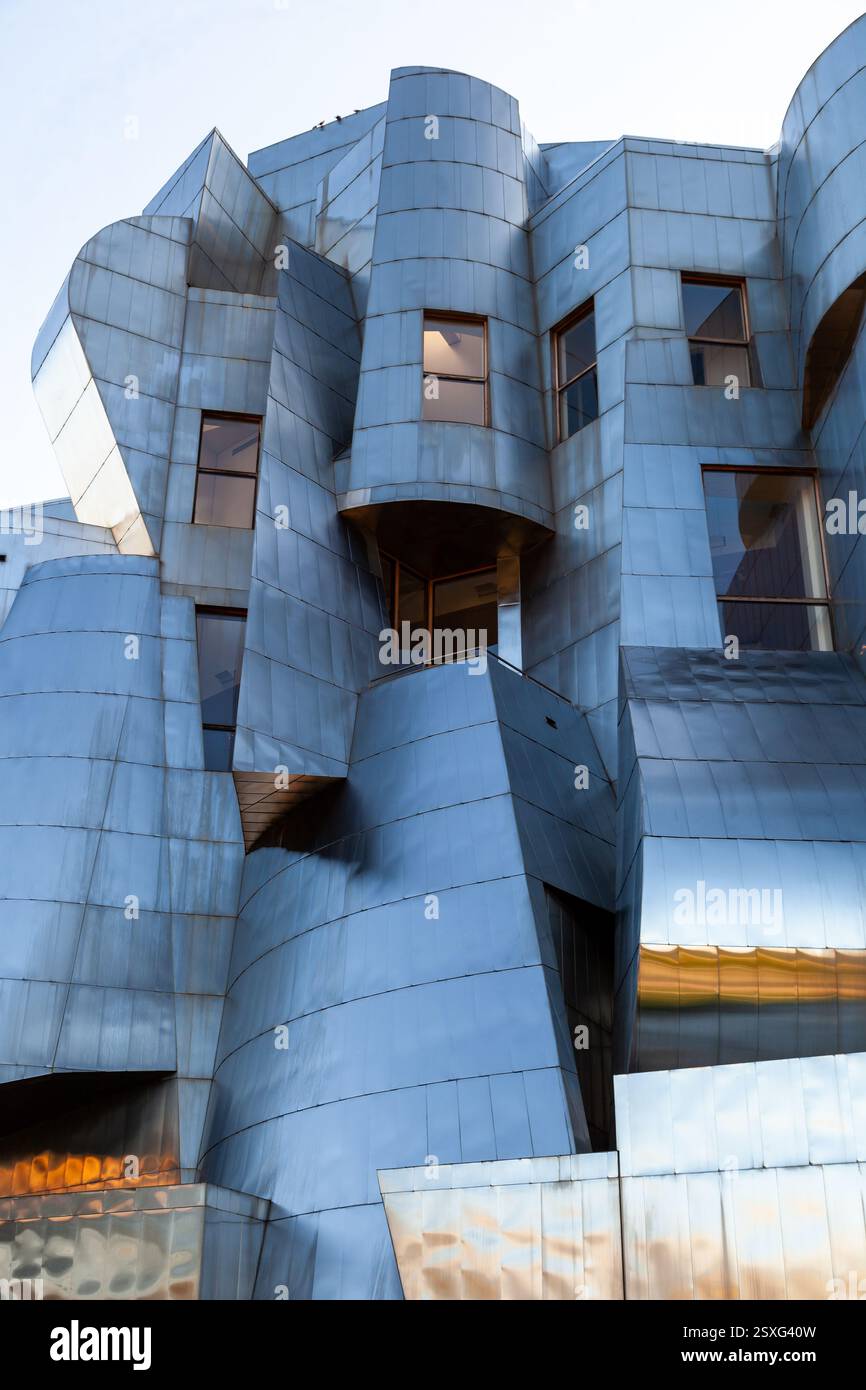 The Weisman Art Museum on the campus of the University of Minnesota ...