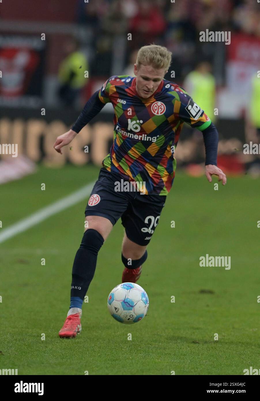 Jonathan Burkardt fotografiert beim Fußball Bundesliga Spiel Mainz 05 ...