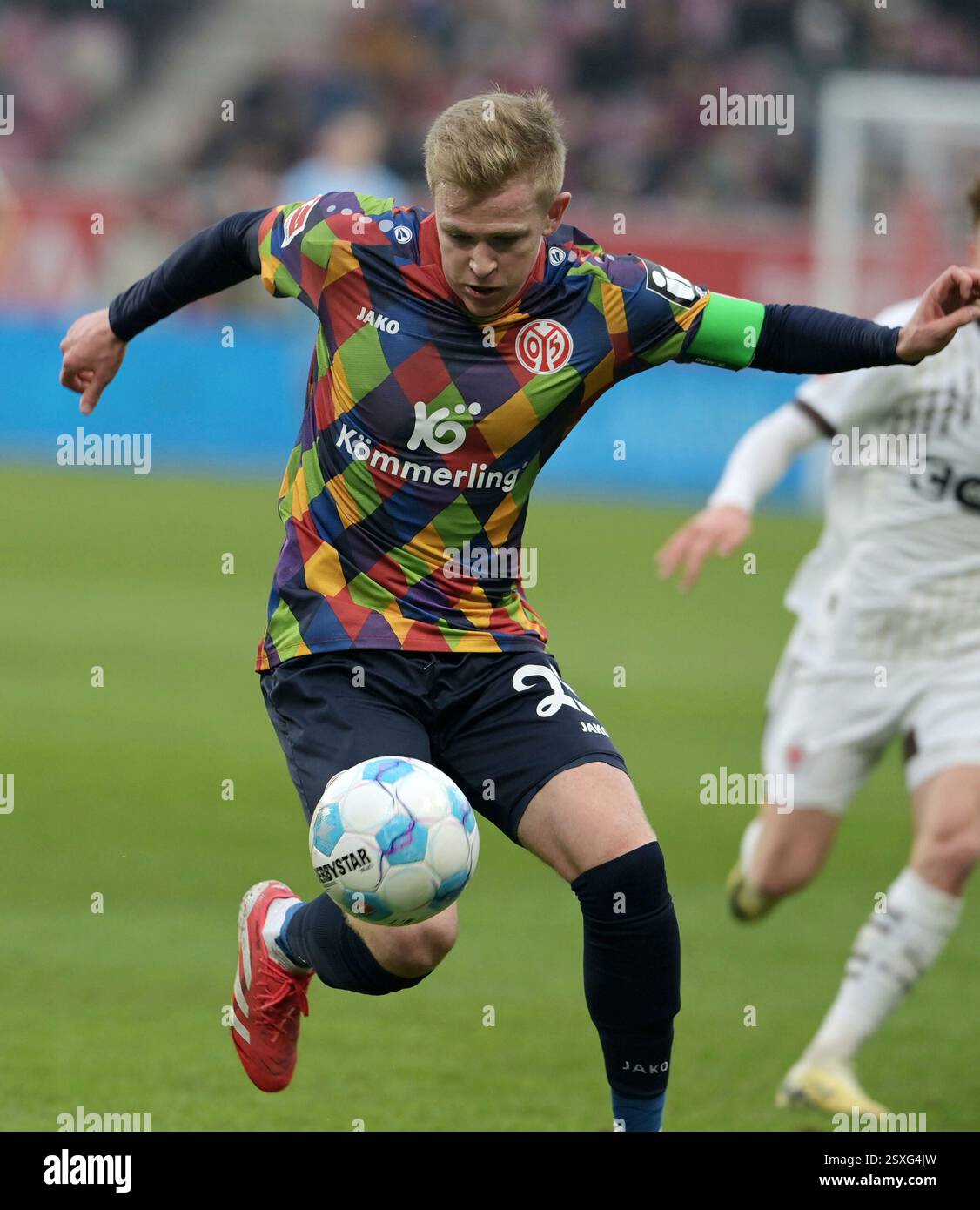 Jonathan Burkardt fotografiert beim Fußball Bundesliga Spiel Mainz 05 ...