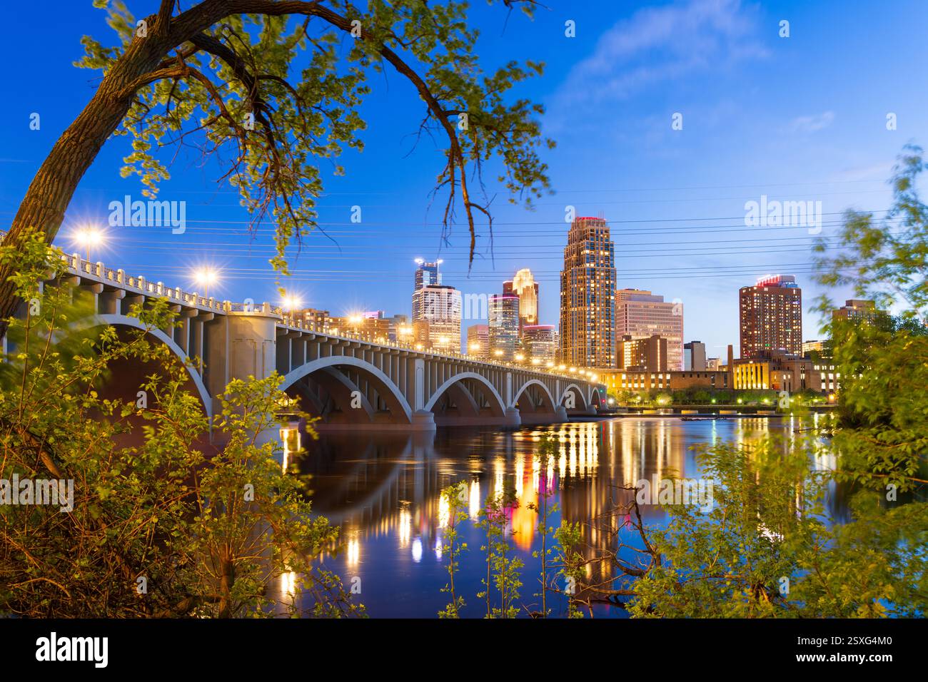 Minneapolis, Minnesota, USA downtown city skyline on the Mississippi ...