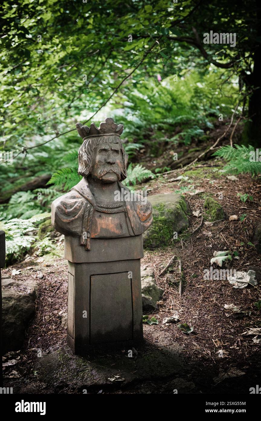 King Robert the Bruce statue, walking up the Wallace way from Abbey ...