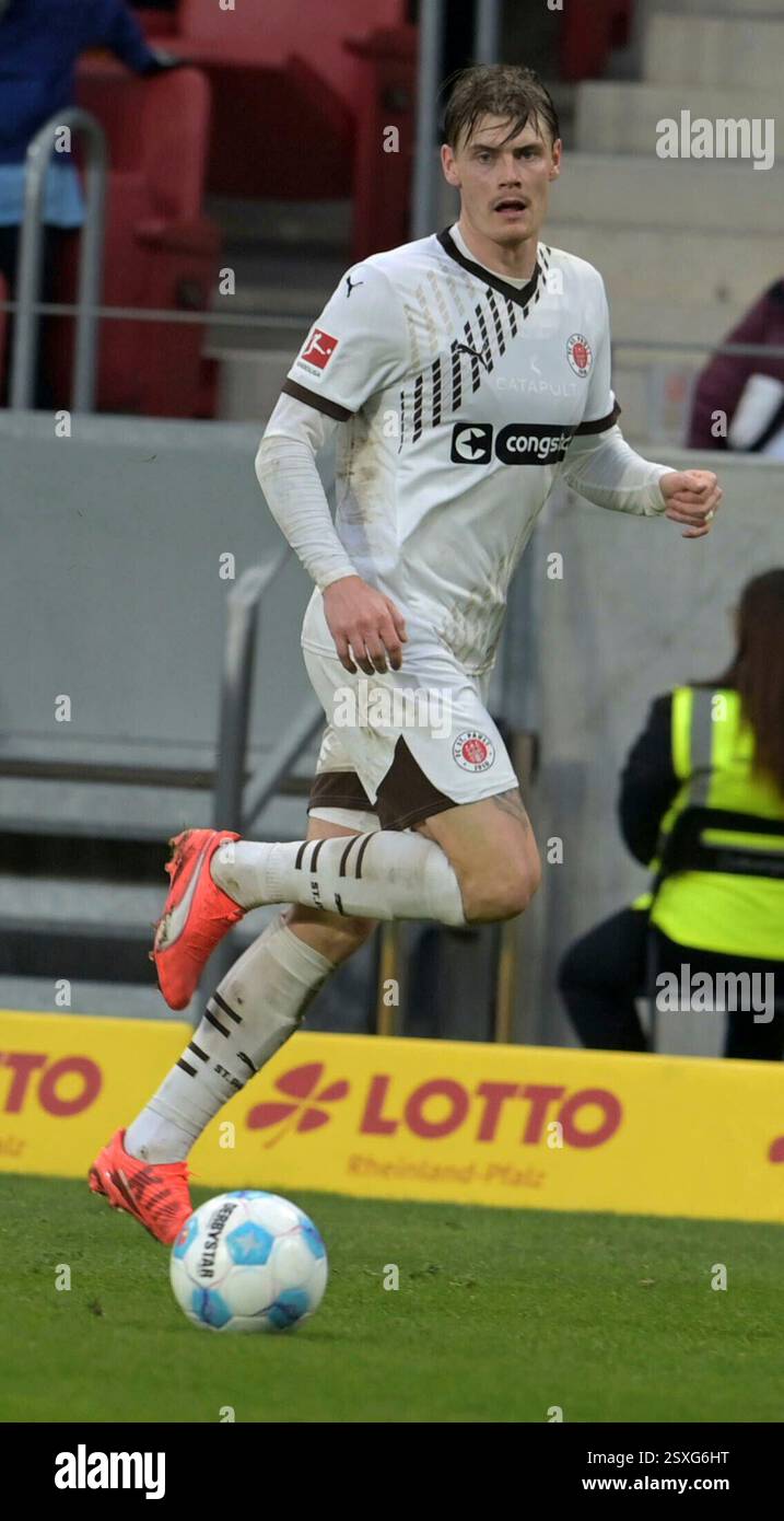 Mainz, Deutschland. 22nd Feb, 2025. Eric Smith fotografiert beim ...