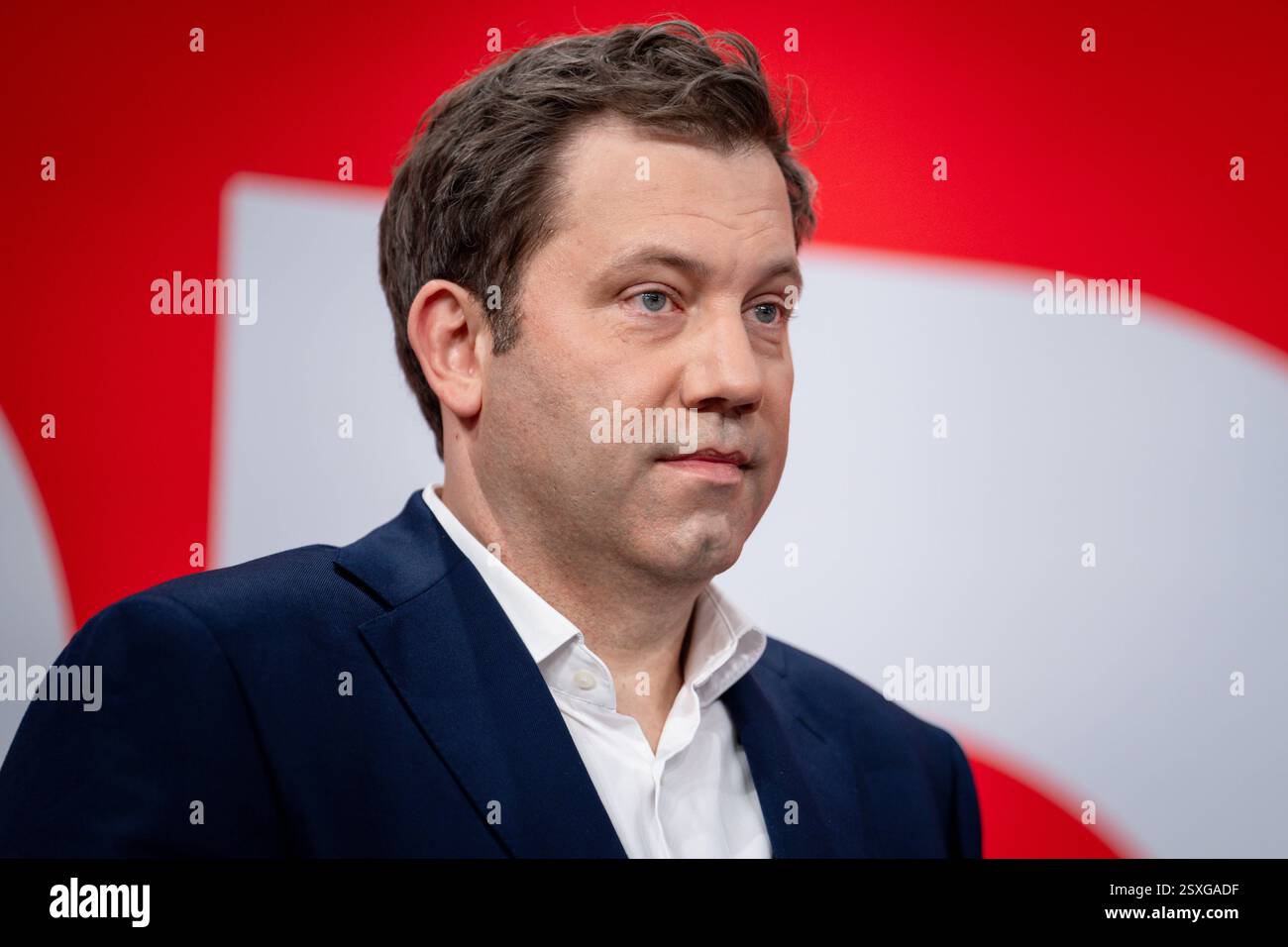 SPD Wahlparty zur Bundestagswahl 2025 Lars Klingbeil Bundesvorsitzender auf der Buehne nach der ...